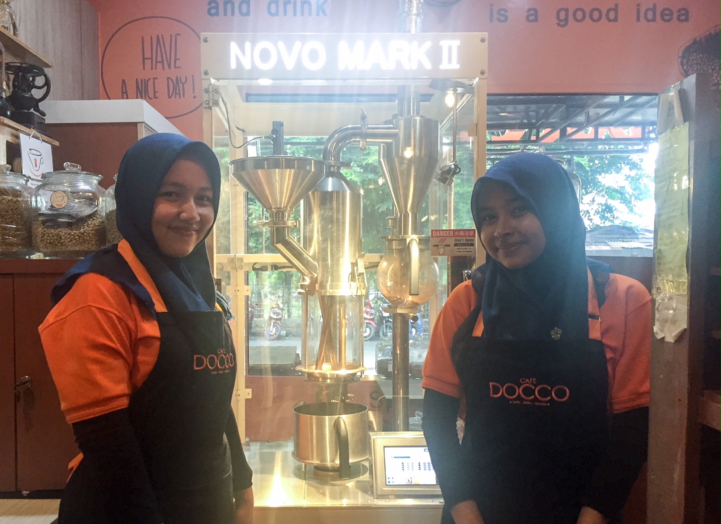DOCCO COFFEE & TEA セントラルジャカルタ店 | 魅せる焙煎機 NOVO シリーズ